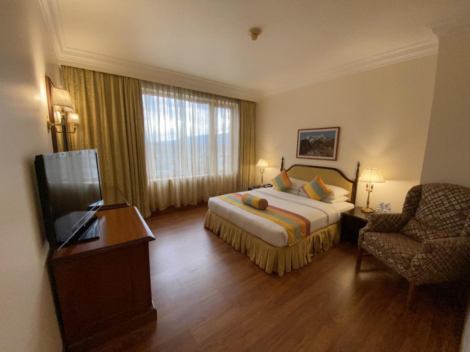 Suite Room with 2 Way Airport Transfers