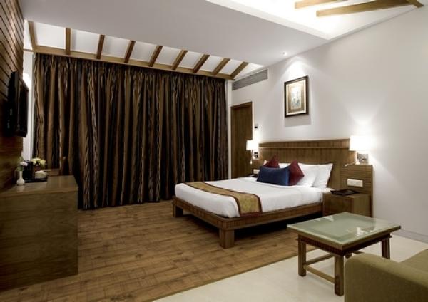 Hotels in Chembur Mumbai Near Natraj cinema - Jewel Of Chembur Hotel
